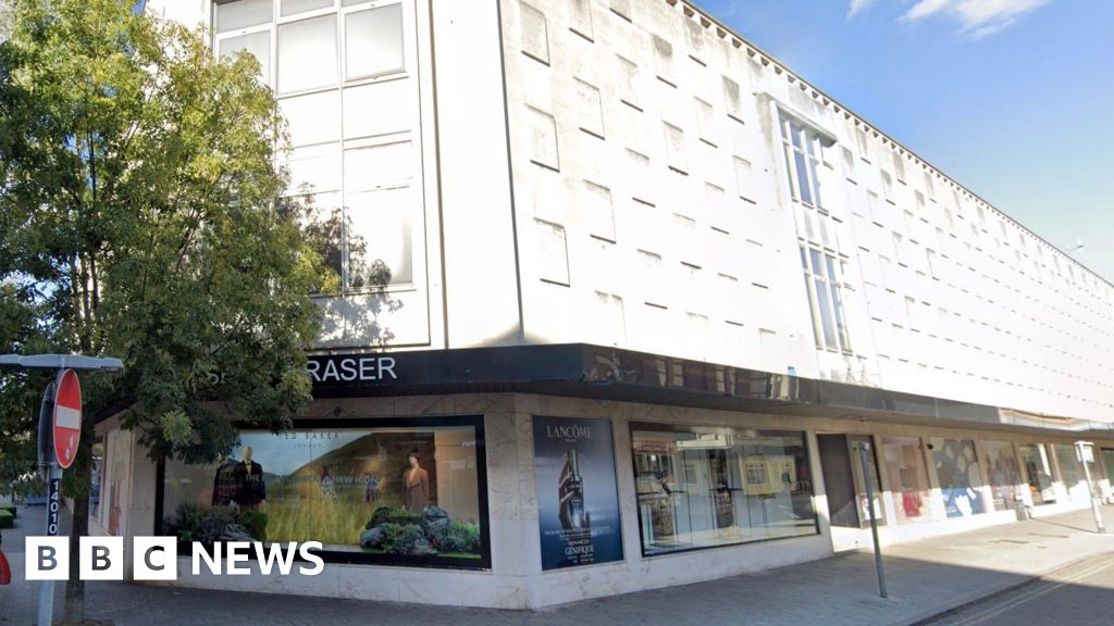 Surrey: Repairs plan for 'iconic' Camberley building scrapped - BBC News