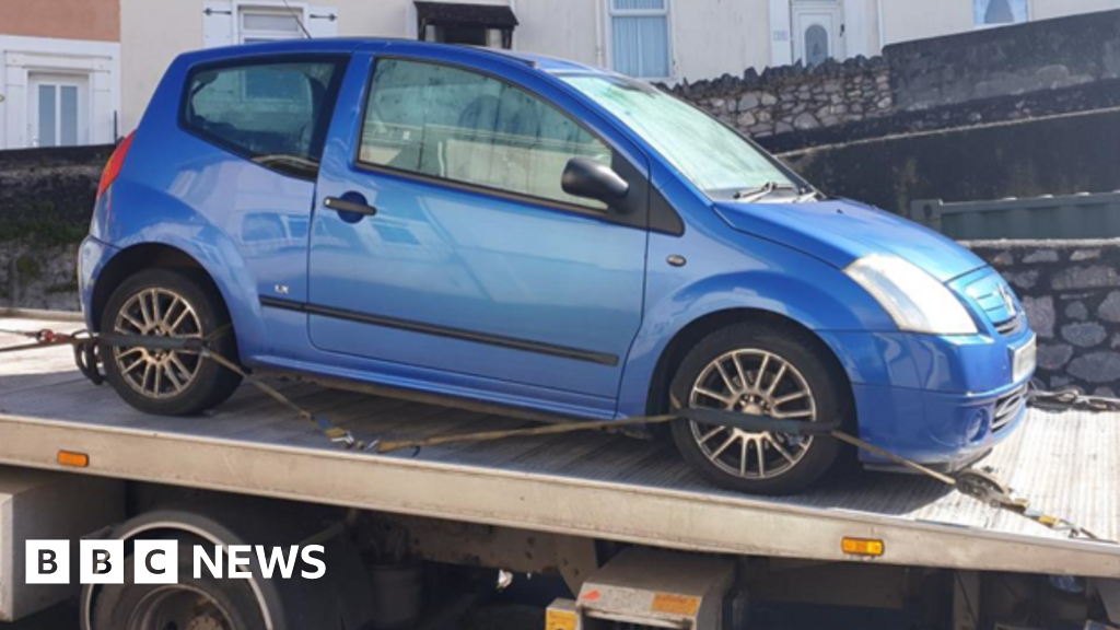 Torquay police seize car and drugs in undercover operation - BBC News