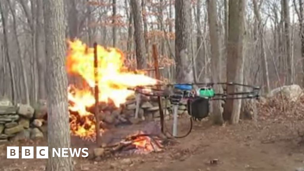 Weapons-drone student fights expulsion - BBC News