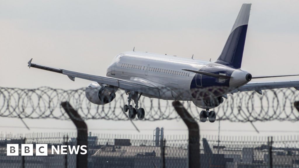 Climate change: Half world's biggest airlines don't offer carbon ...