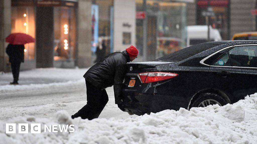 Storm Stella causes more snow chaos in north-eastern USA - BBC News