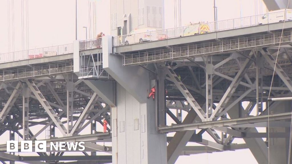 Forth Road Bridge work 'weather dependent' - BBC News