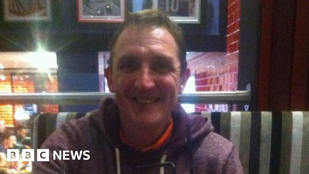 Phillip Owen stab death: Police launch murder investigation - BBC News