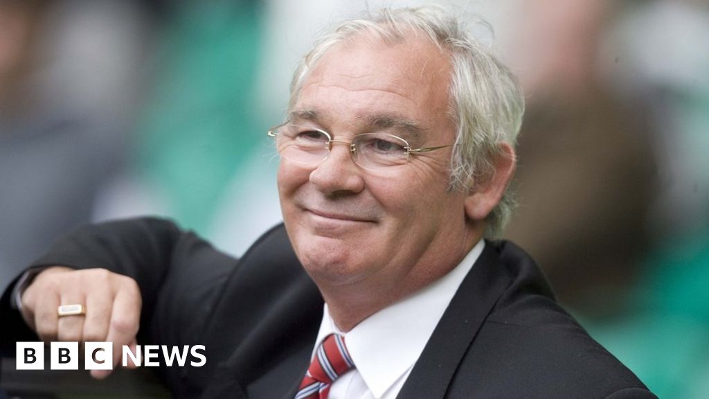 Jim Leishman: Former football manager joins Ukraine aid convoy - BBC News