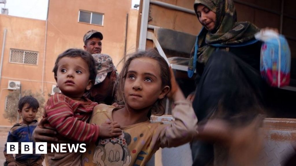 Catholic Church makes refugees offer - BBC News