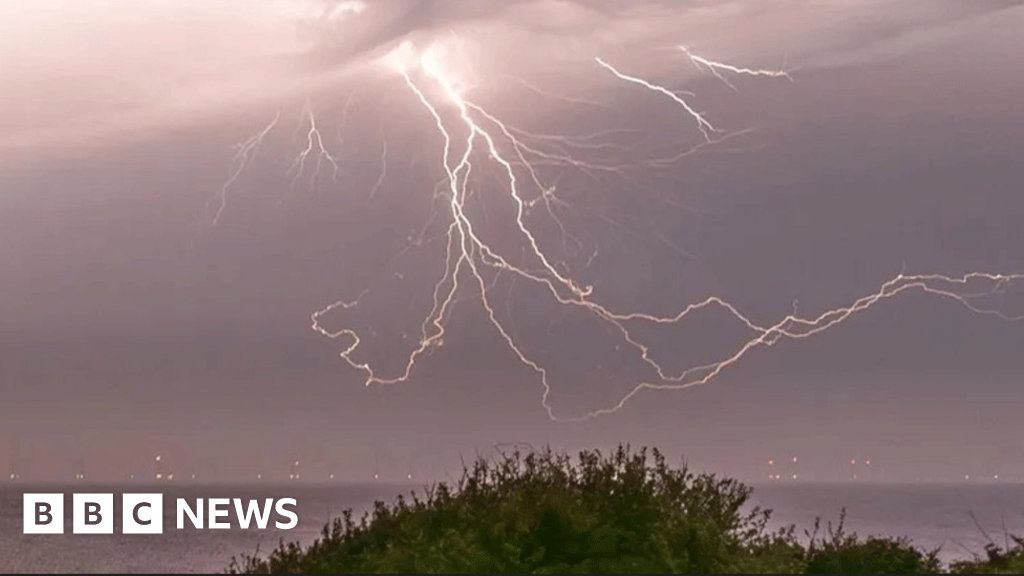 Thunderstorm warning for Wales on Sunday - BBC News