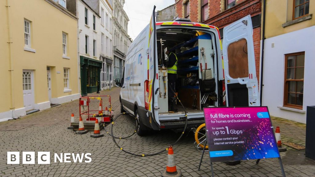 Fibre rollout could be delayed by planning rejection - BBC News