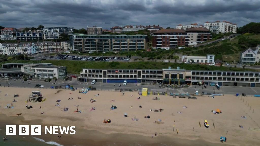 Bournemouth East voters talk of trust and homelessness - BBC News