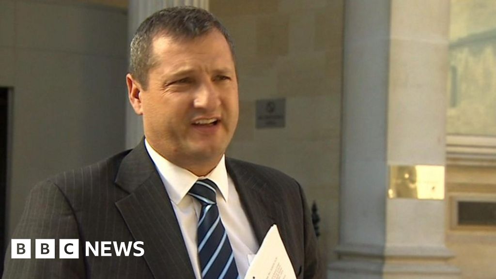 Senior detective Supt Sean Memory in 'misconduct' inquiry - BBC News