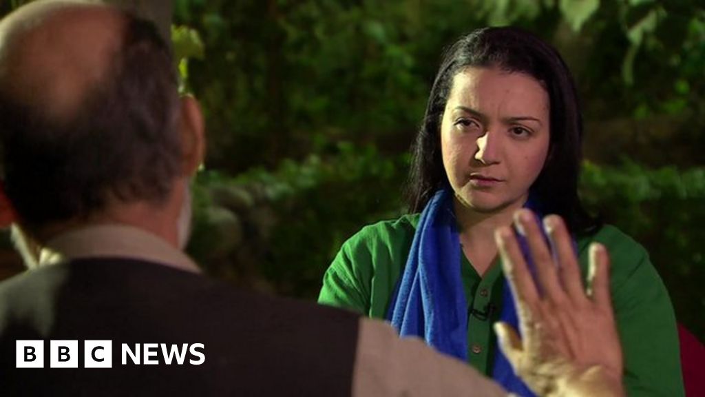 Migrant crisis: Afghan people smuggler talks frankly - BBC News