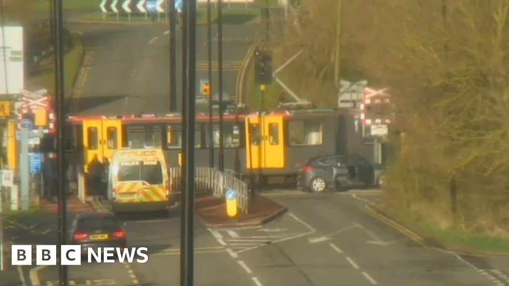 Callerton Parkway: Metro and car collide on level crossing - BBC News