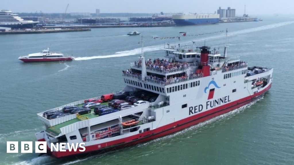 Covid: Solent ferry disruption amid staff shortages due to self-isolation