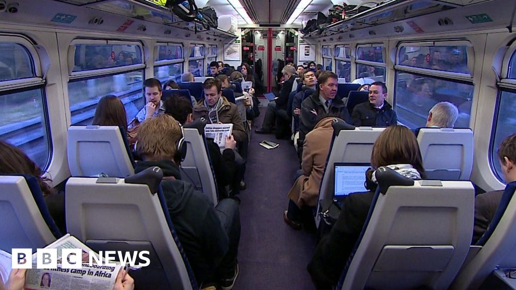 The Londoners with long commutes - BBC News