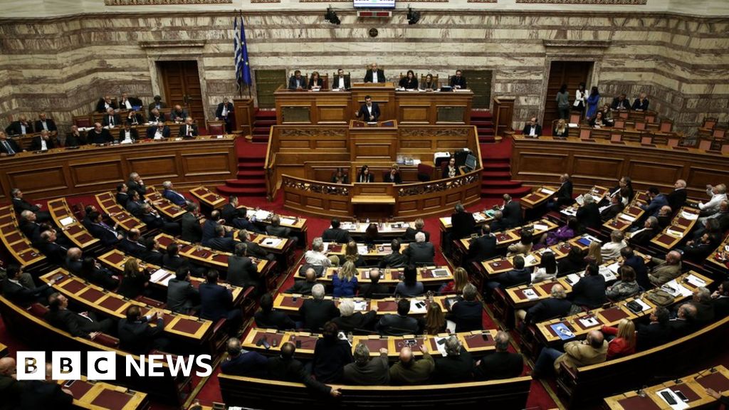 Greek parliament approves austere 2016 budget - BBC News