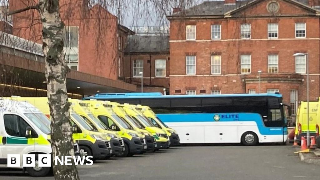 Bus set up at Leicester hospital to help with admissions - BBC News