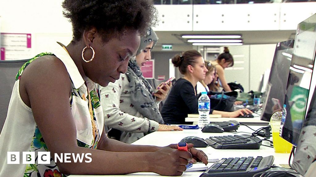 NUS: 'Working-class students face poverty' - BBC News