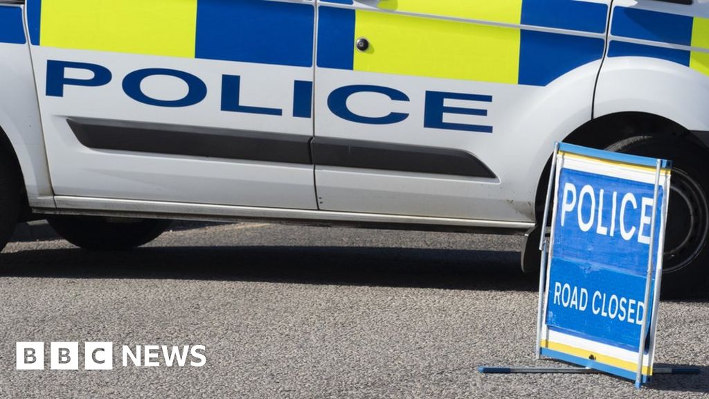 Fatal crash closes A303 in Somerset near Ilminster - BBC News