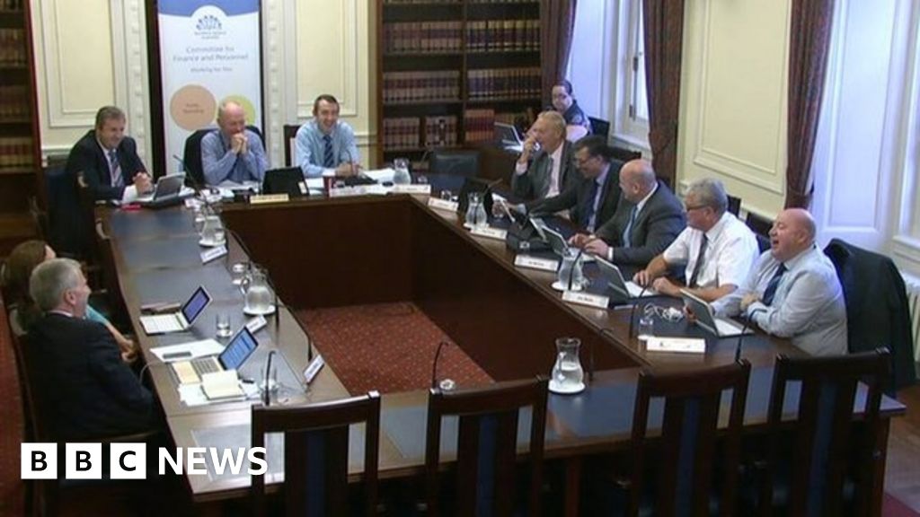 Northern Ireland MLAs discuss songs to sing on Dublin bus trip - BBC News