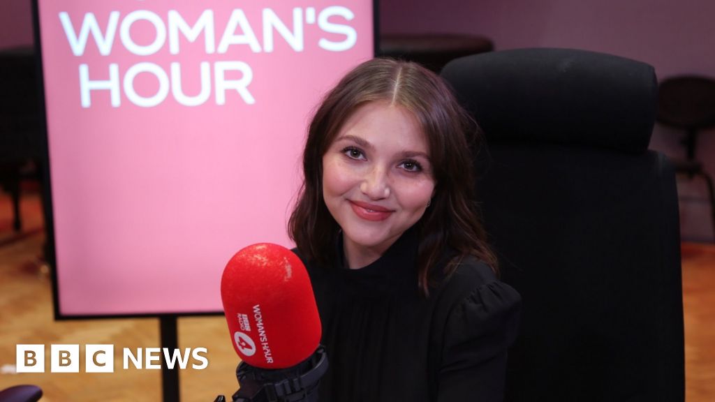 What Mia McKenna-Bruce learnt from Helena Bonham Carter - BBC News