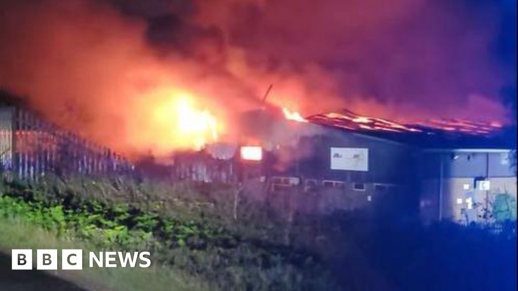 Loddon blaze brought under control by eight fire crews - BBC News
