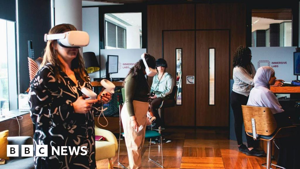 5G lab to open in Newcastle's Eldon Square shopping centre - BBC News