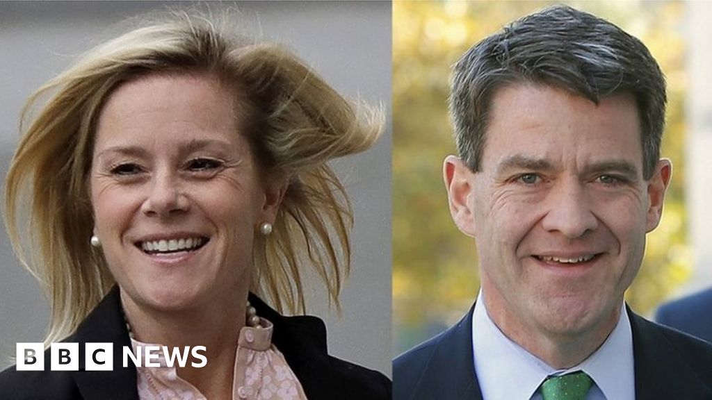 Bridgegate: Christie aides Bill Baroni and Bridget Kelly jailed - BBC News
