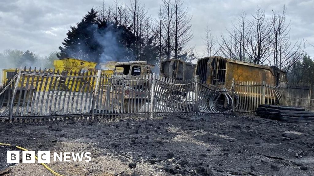 Four lorries and 10 skips badly damaged in Basildon fire