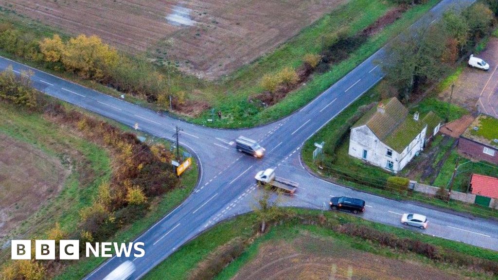 Bluntisham: Fatal crash crossroads to get £7m improvements - BBC News