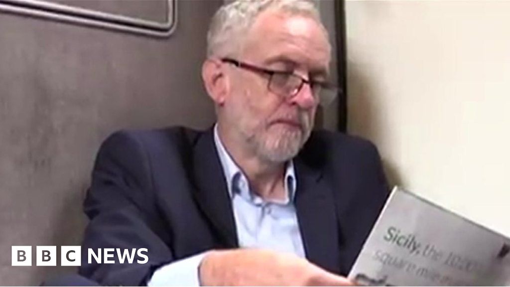 Could BBC reporter find a seat on Corbyn train? - BBC News