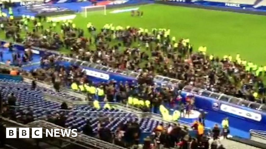 Paris attacks: Held fans evacuated from stadium - BBC News