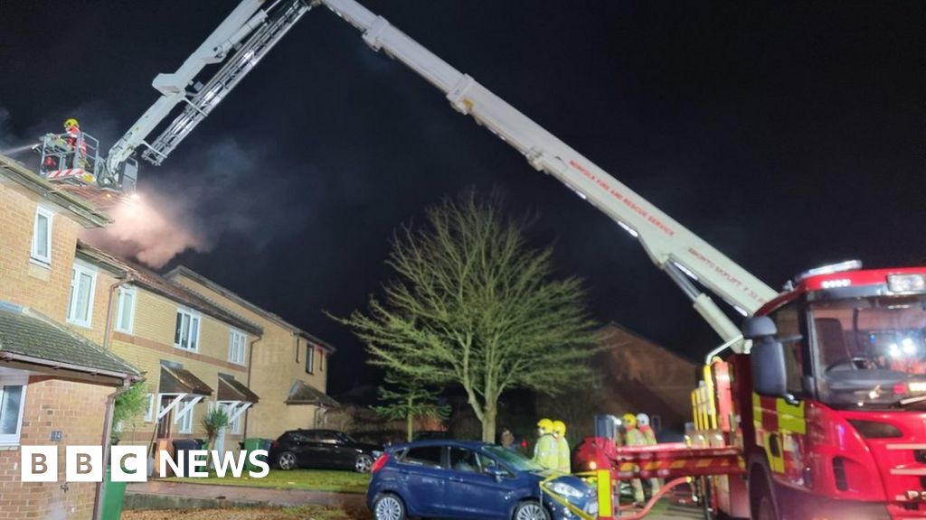 Dereham fire injures one and leaves homes 'uninhabitable' - BBC News