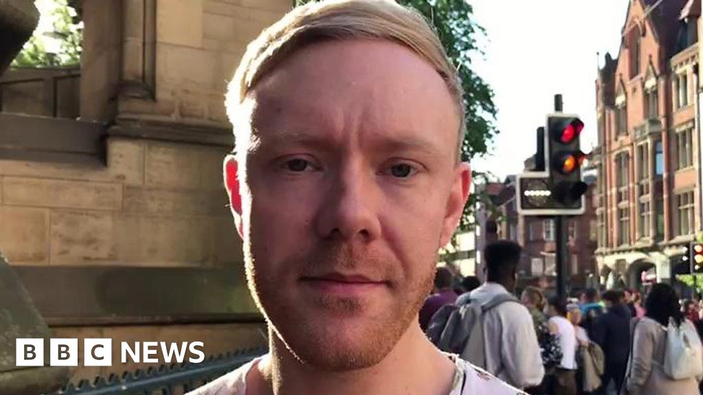 Manchester attack vigil: 'I wanted to show solidarity' - BBC News