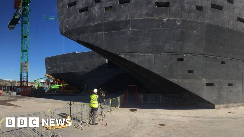 Public get preview of V&A Dundee Museum of Design site - BBC News