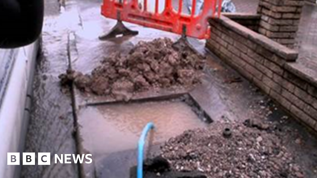 Ex-detectives hired to tackle water theft crime wave - BBC News