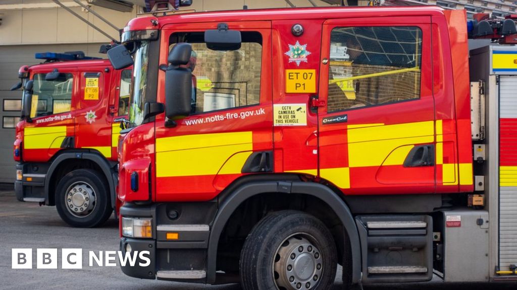 Retford fire engine involved in crash with lorry in Ranskill - BBC News