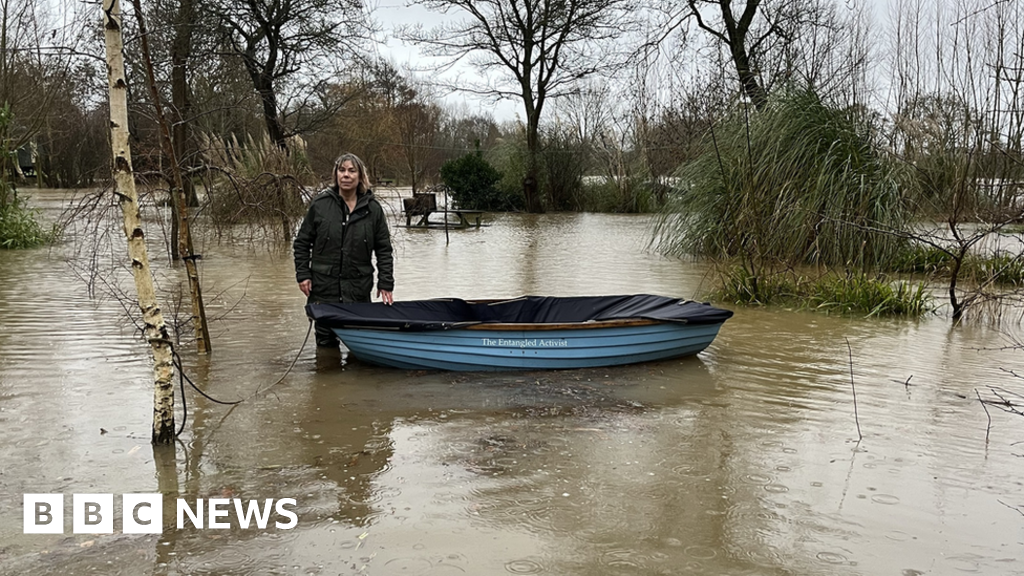 Storm Henk disrupts roads and rail across South East - BBC News