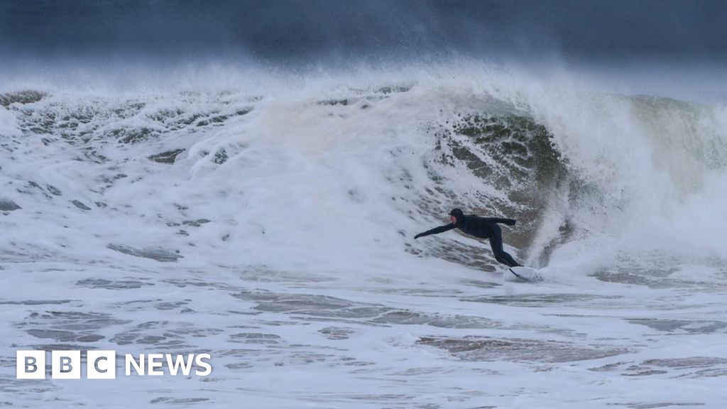 Storm Gareth: Strong wind and rain across NI - BBC News