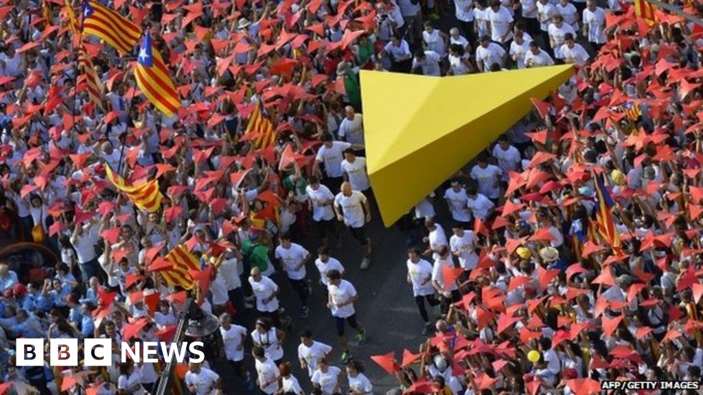 Catalans stage huge pro-independence rally - BBC News