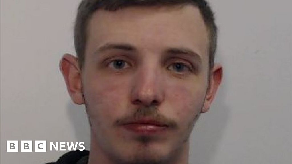 Facebook bodybuilder impersonator jailed for abusing boy - BBC News