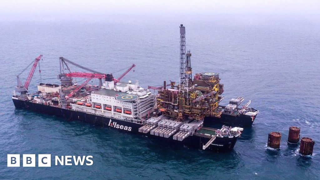 Second platform leaves iconic Brent oil field in North Sea - BBC News