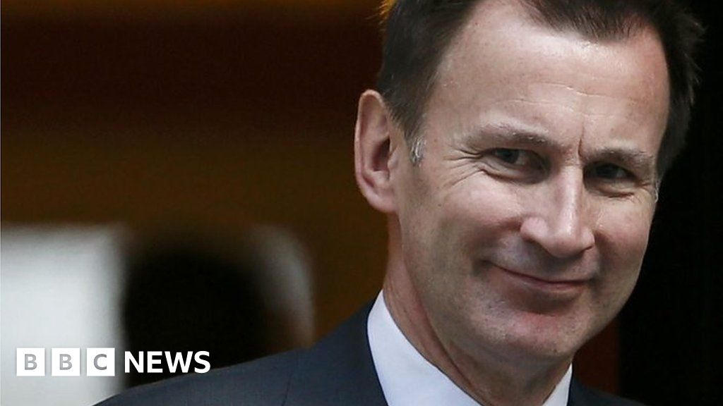 Jeremy Hunt imposes new contract on junior doctors - BBC News