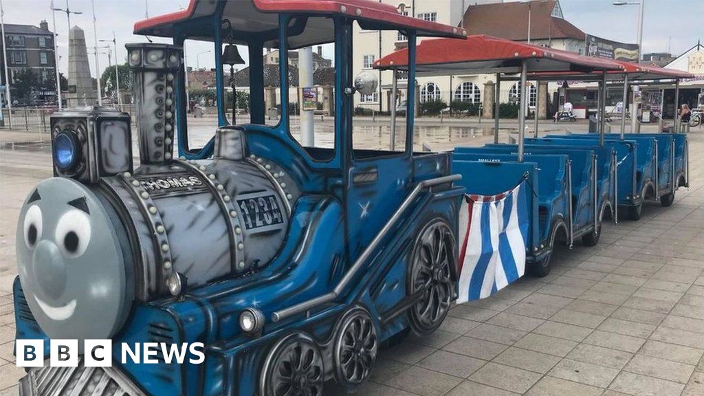Lowestoft 'Thomas the Tank Engine' land train stolen - BBC News