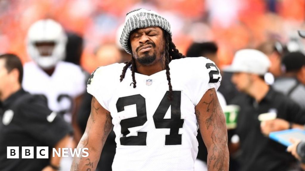 Marshawn Lynch targeted by Trump for Mexico anthem protest - BBC News