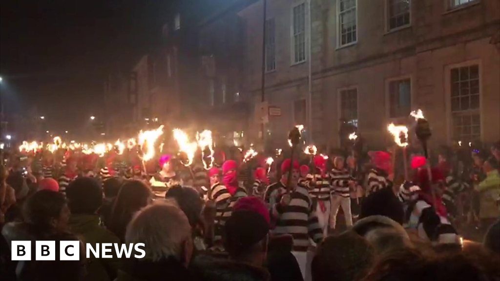 Lewes Bonfire: Thousands attend parade - BBC News