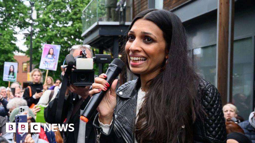 Faiza Shaheen: Former Labour candidate to stand as independent