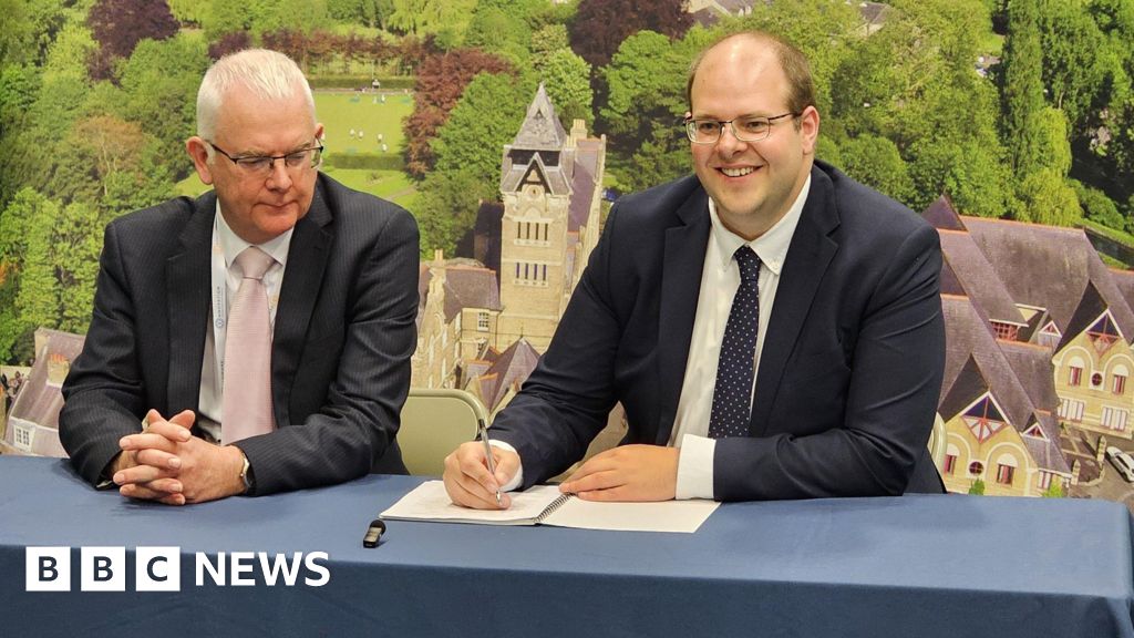 Jonathan Ash-Edwards wins Hertfordshire commissioner election - BBC News