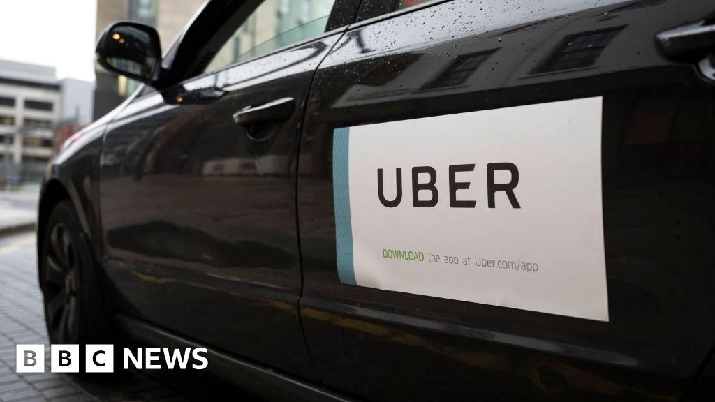Uber given taxi licence in York despite protests - BBC News