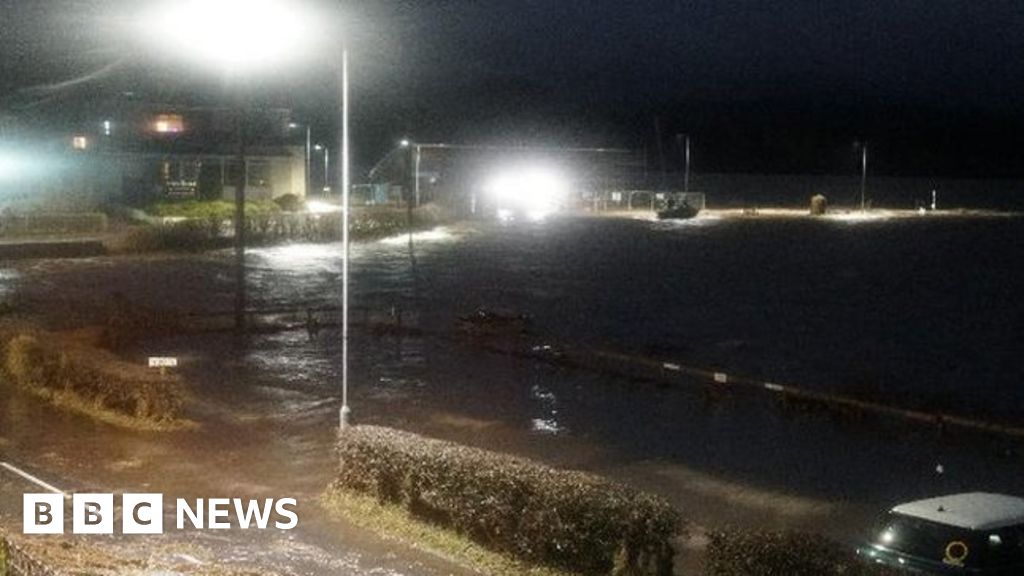 Storm Eleanor strikes in south west Scotland - BBC News