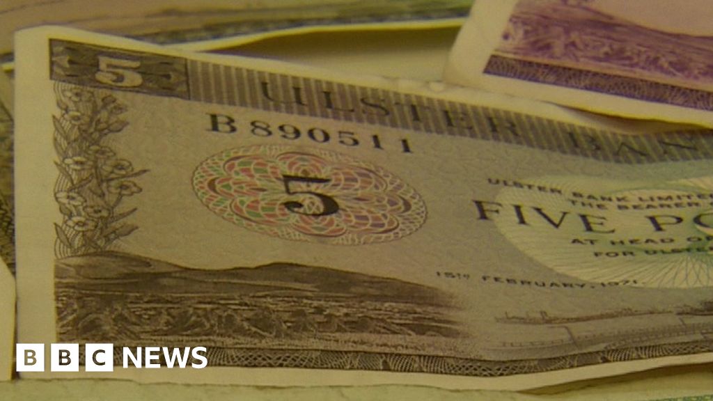 No change as Northern Ireland paper £5 note stays in use - BBC News