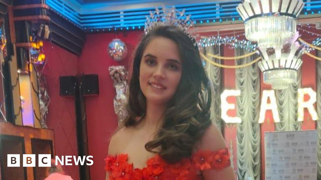 Miss England: Finalist with rare condition 'over the moon' - BBC News